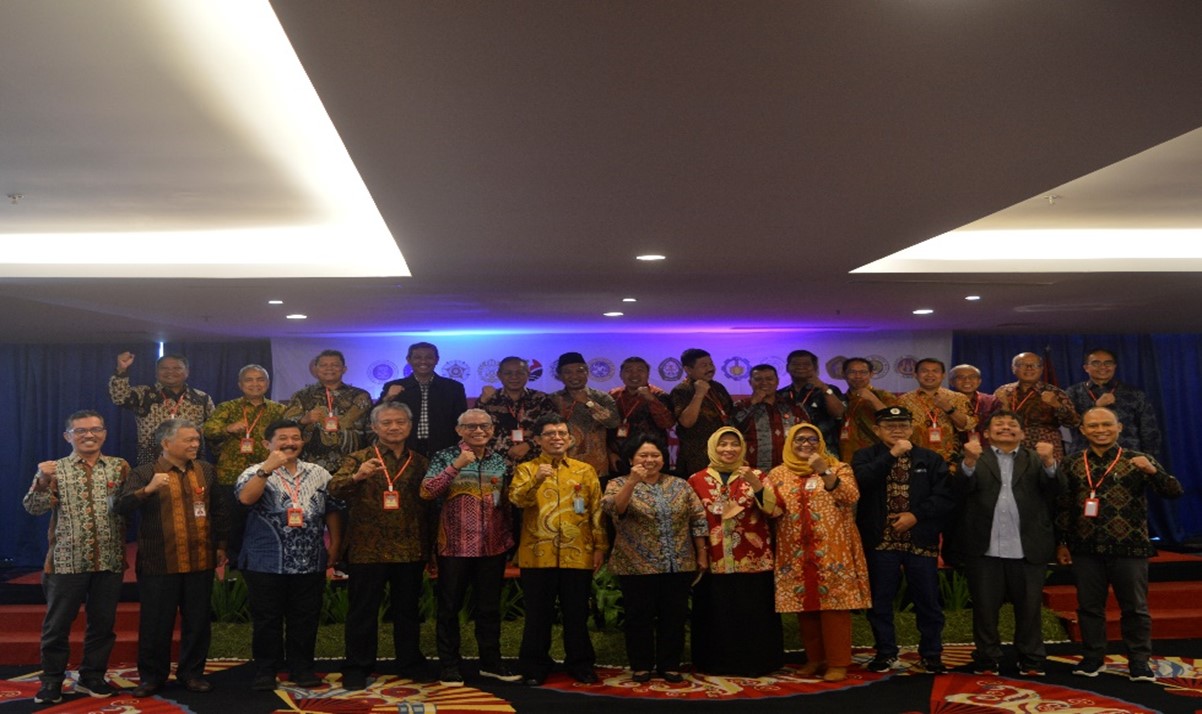 Rapat Pleno MDGB PTNBH di UNHAS:Universitas Indonesia dan Univeristas ...