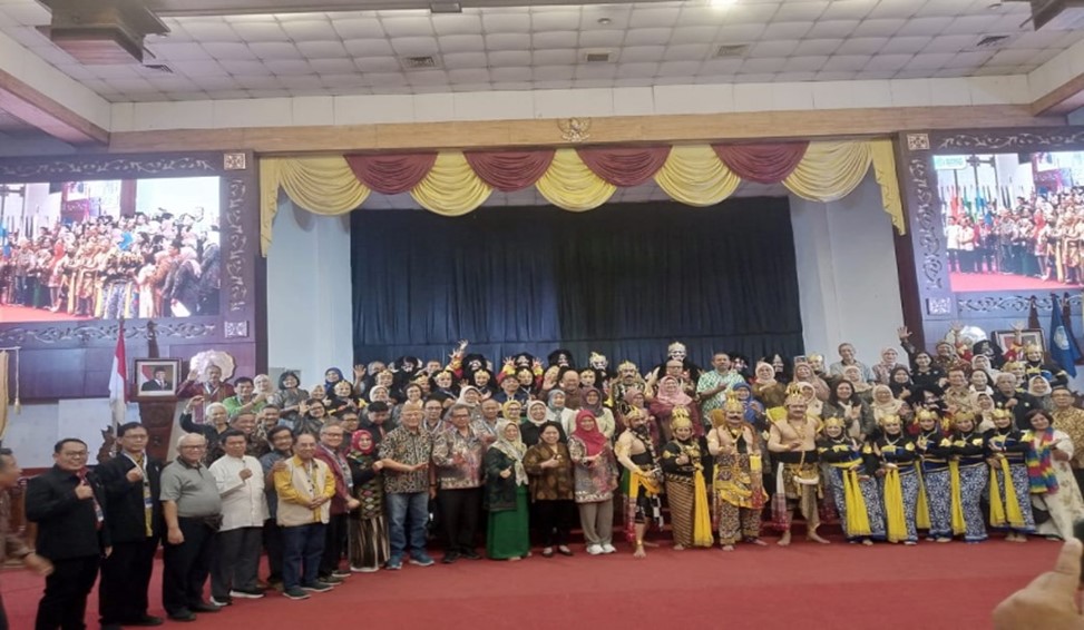 Kepemimpinan Baru MDGB-PTNBH Periode 2024-2025 di UNS – Dewan Guru Besar